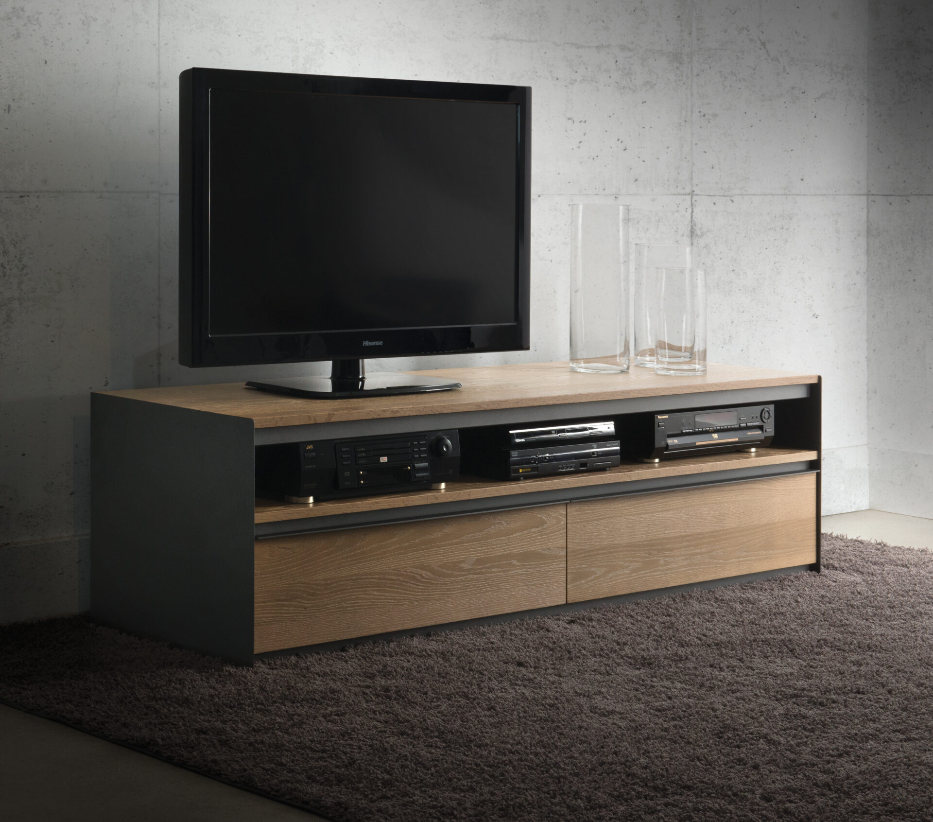 Media Console Roots - Trica